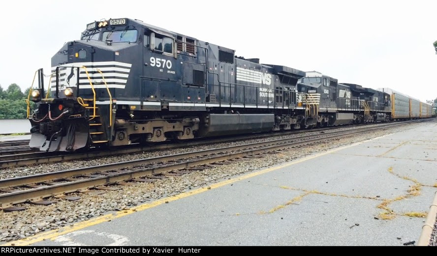 NS 9570 leads Intermodel Train